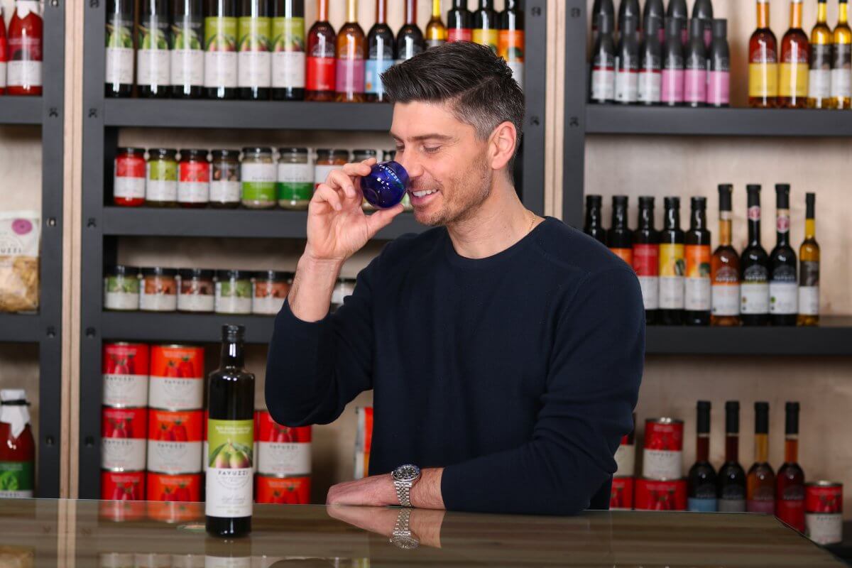 The distinctive taste of good olive oil | Articles | Favuzzi | Olive ...